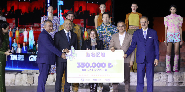 Awards Presented at the Doku Fabric Design Competition